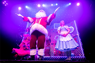 Santa’s Winter Wonderland – Tamworth Snow Dome 2023 – Garcia Family UK
